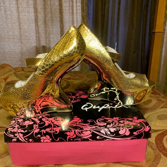 Qupid | Shoes | Gold Heel Less Wedges | Poshmark